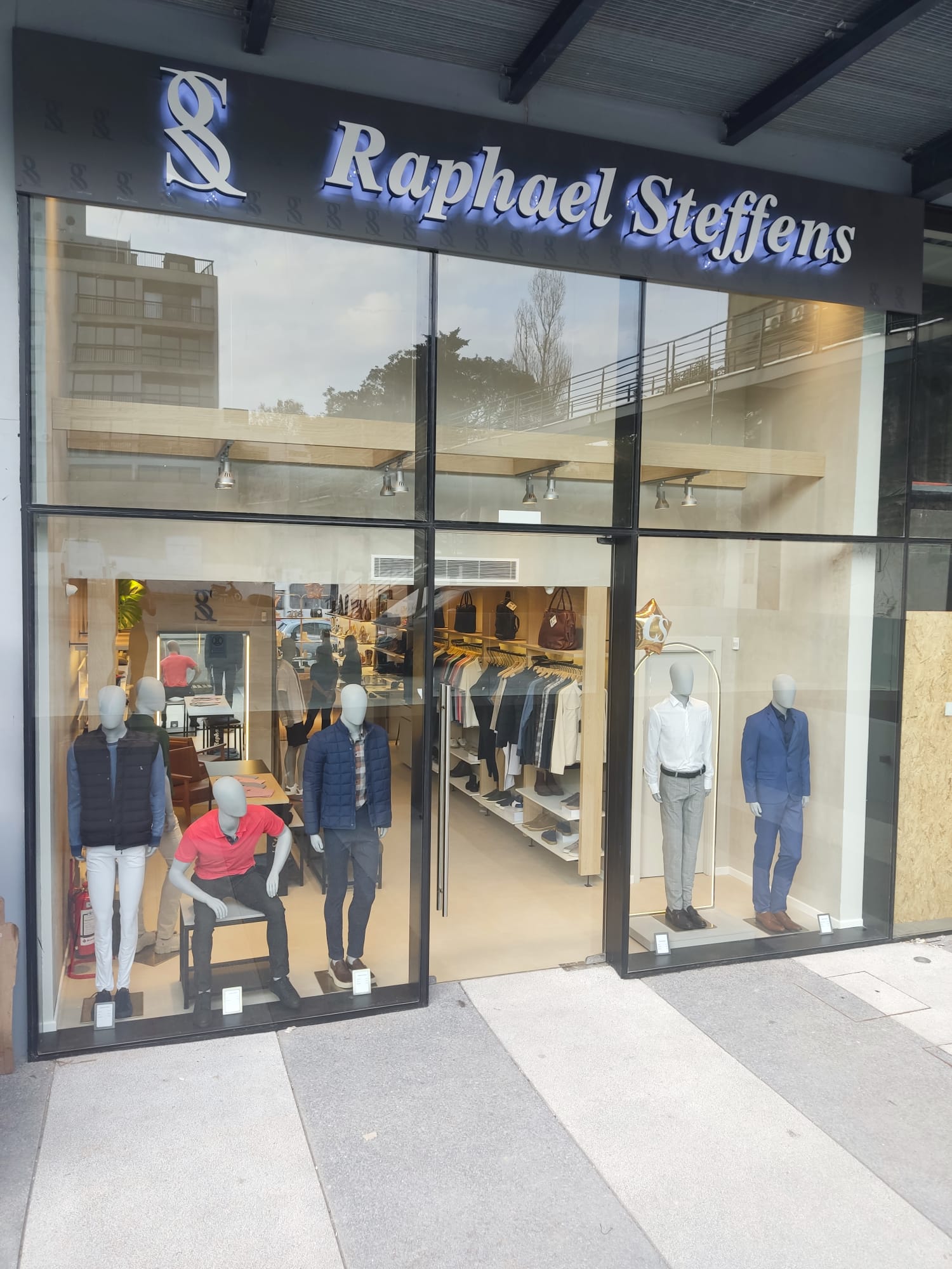 Raphael Steffens - MOM